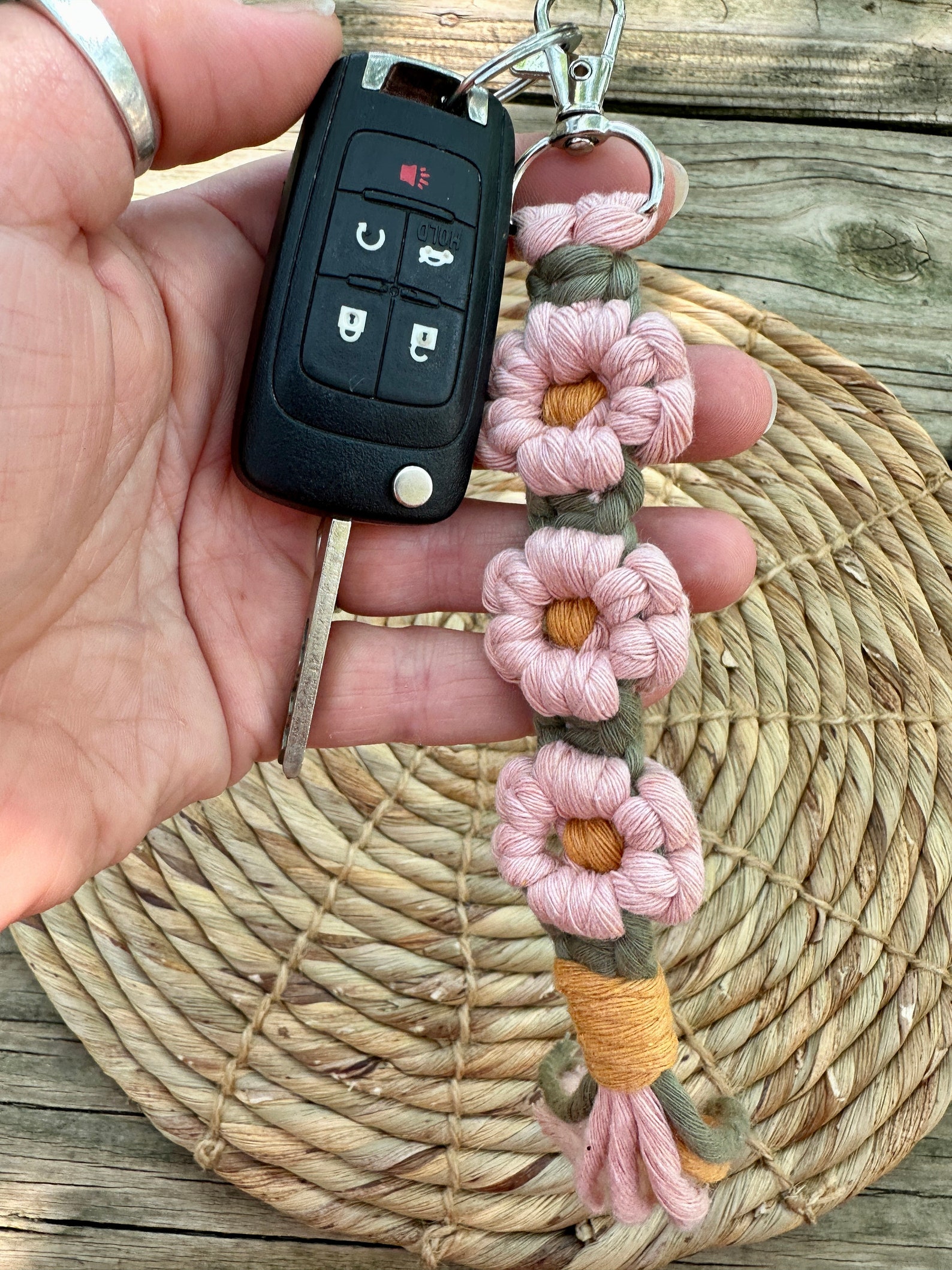 Boho Flower Keychain, Macrame Daisy Key Holder, Boho Gift Idea, Boho ...