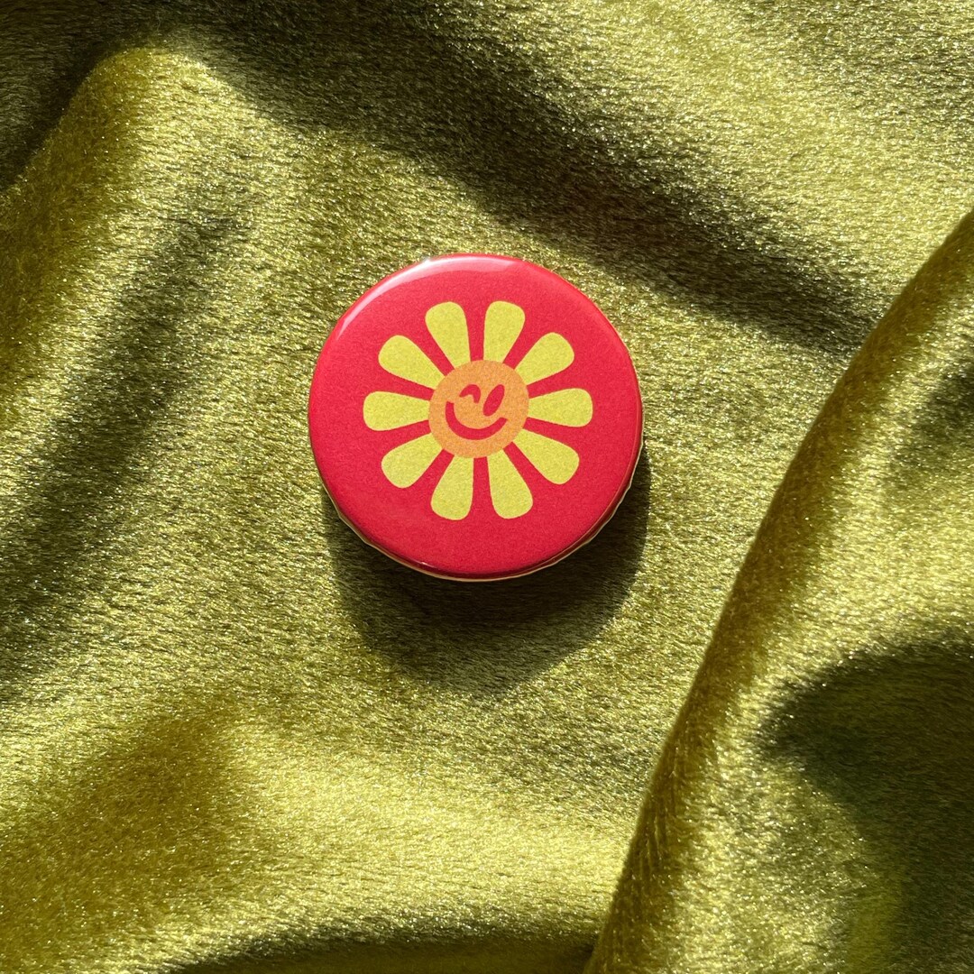 Retro Daisy Flower Pin, Funny Button Accessory - Etsy