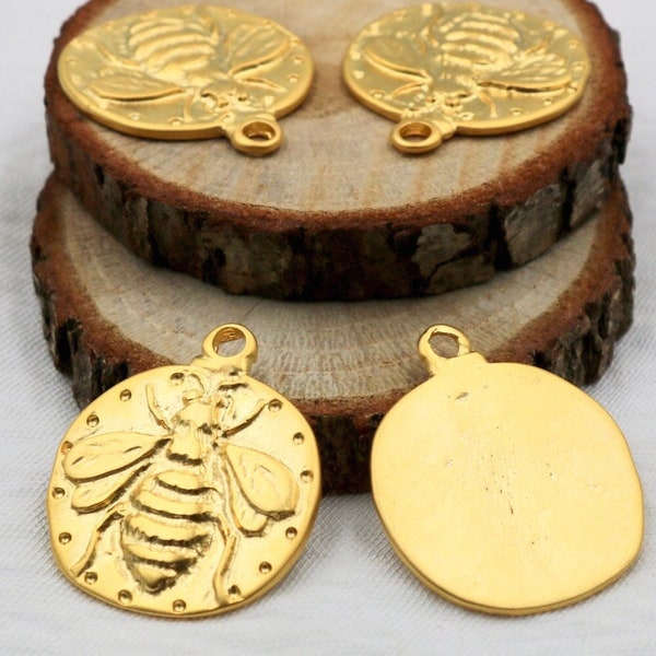 Bee Pendant - Etsy