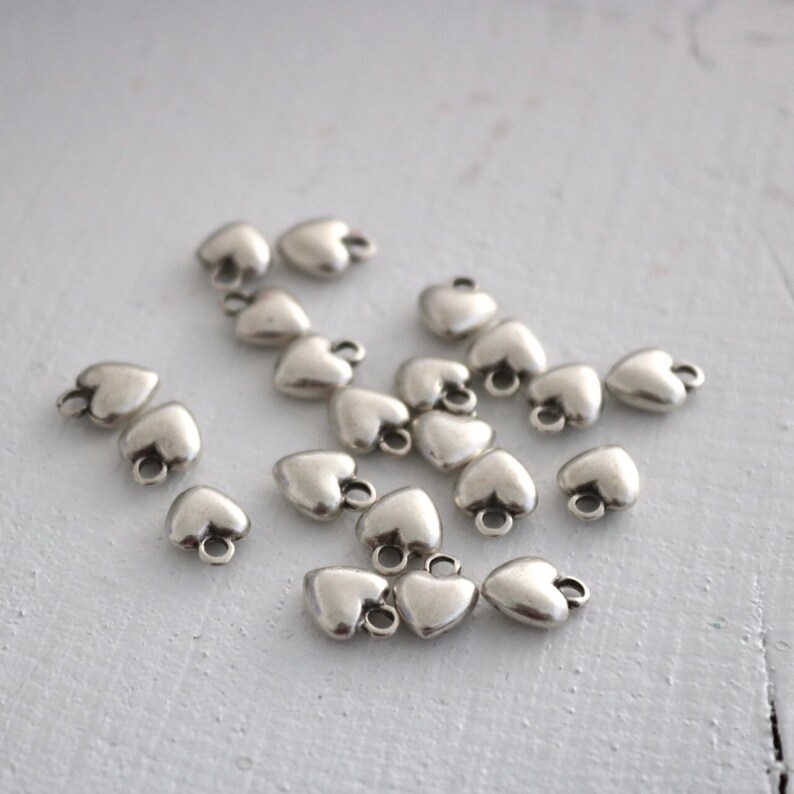 20 Antique Silver Heart Charms: Zamak Pendants (10.5x9mm) - Etsy