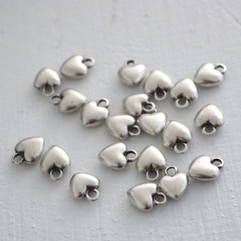 20 Antique Silver Heart Charms: Zamak Pendants (10.5x9mm) - Etsy