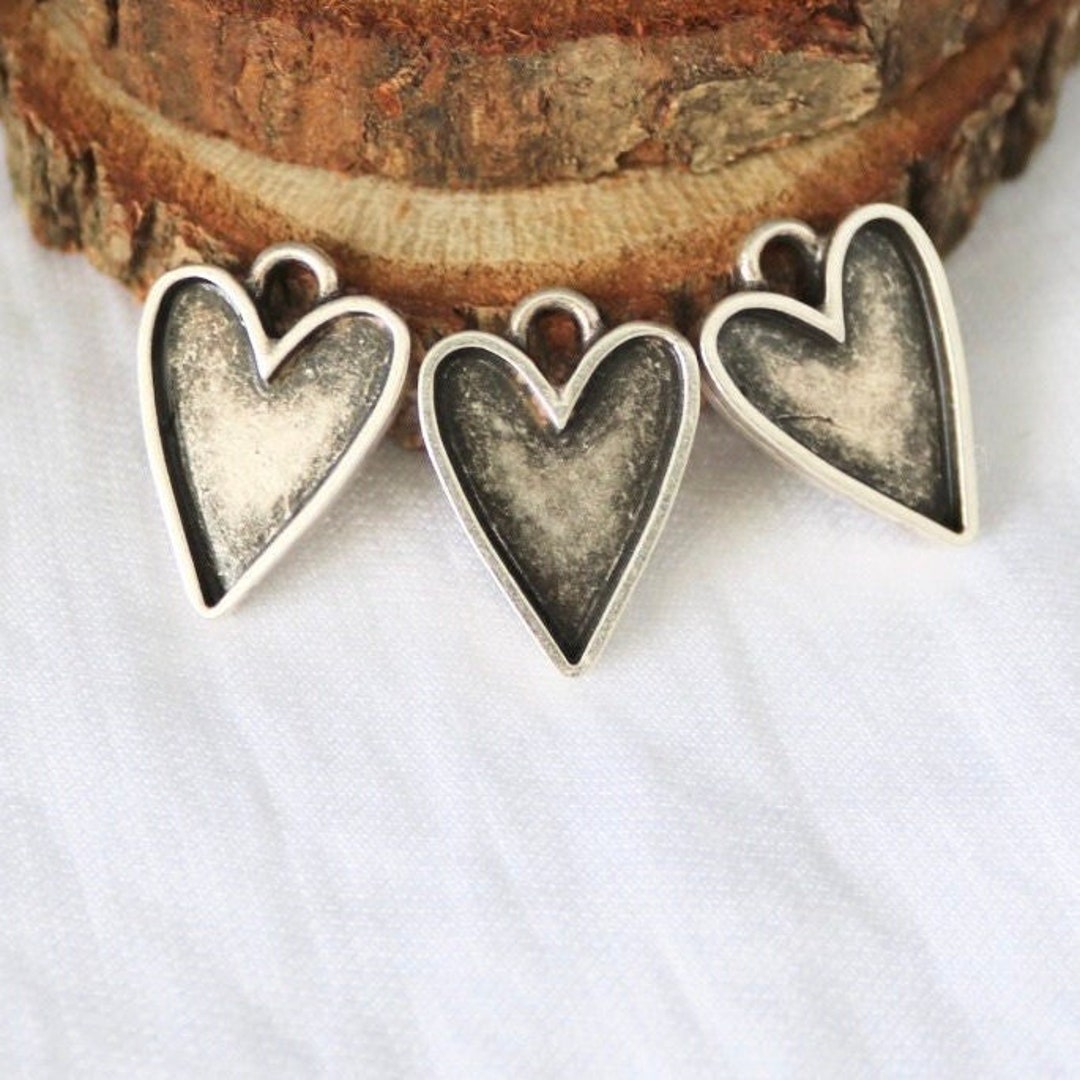 10 Antique Silver Heart Bezel Charms: Resin Jewelry Findings - Etsy