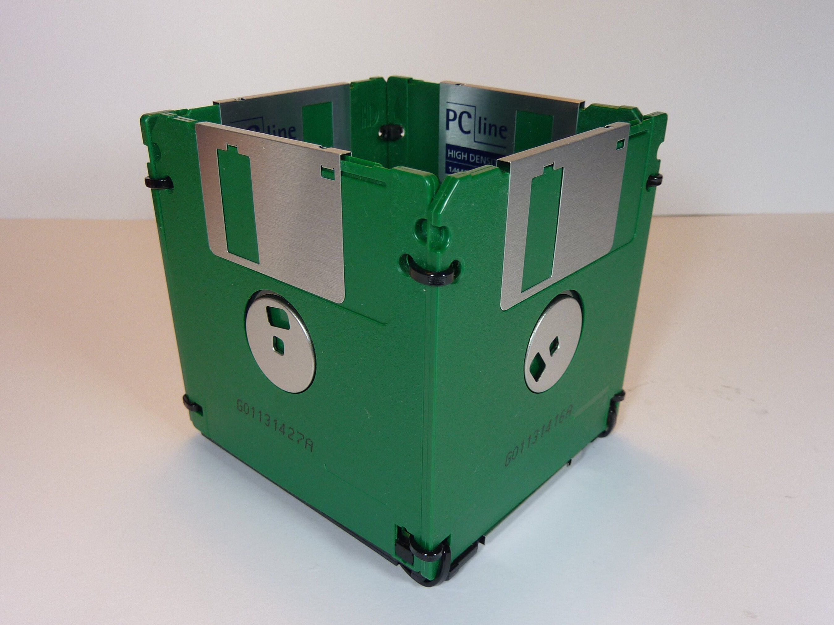Handmade Retro Upcycled 35 Floppy Disk Desk Tidy - Etsy UK
