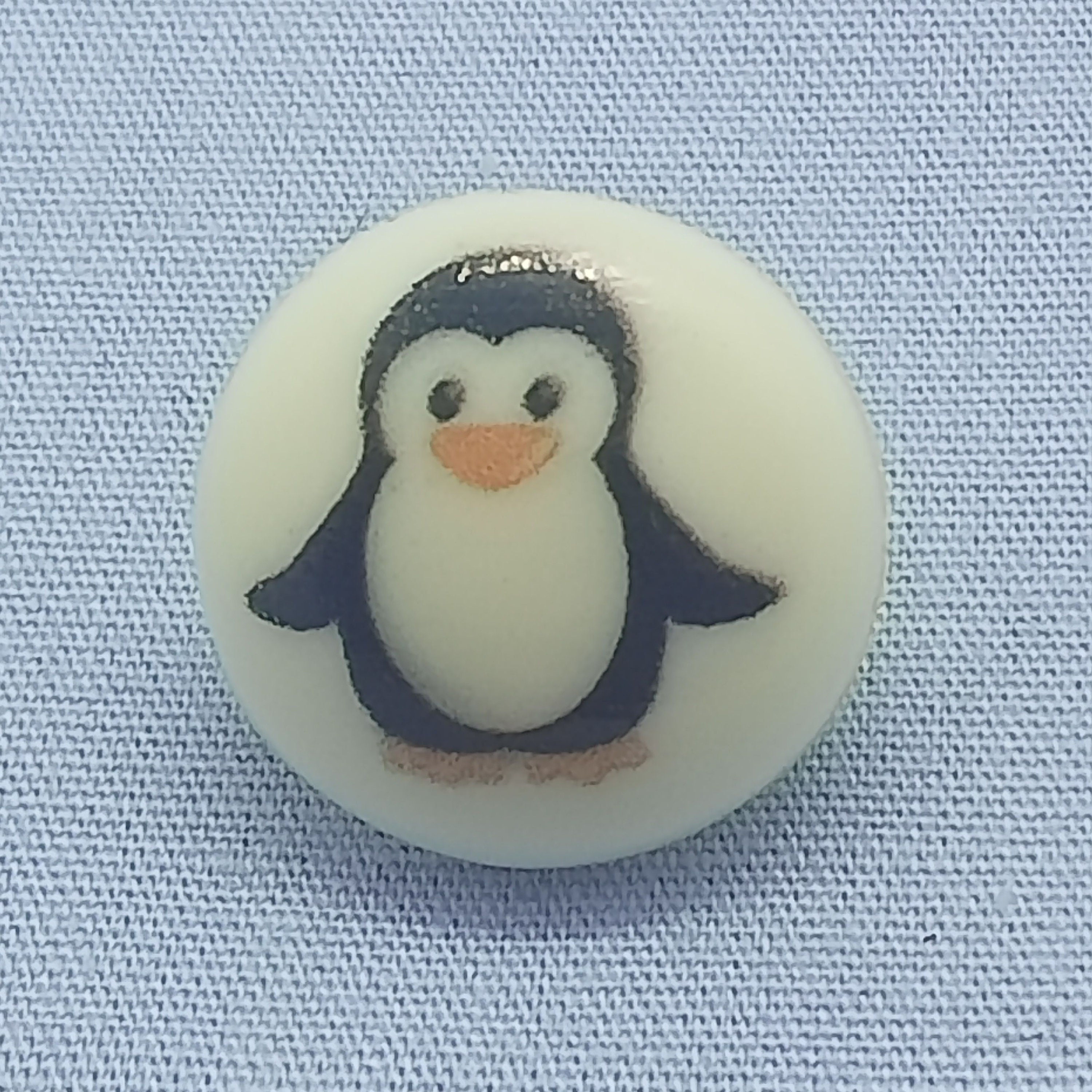 5 X Round Penguin Buttons - Etsy