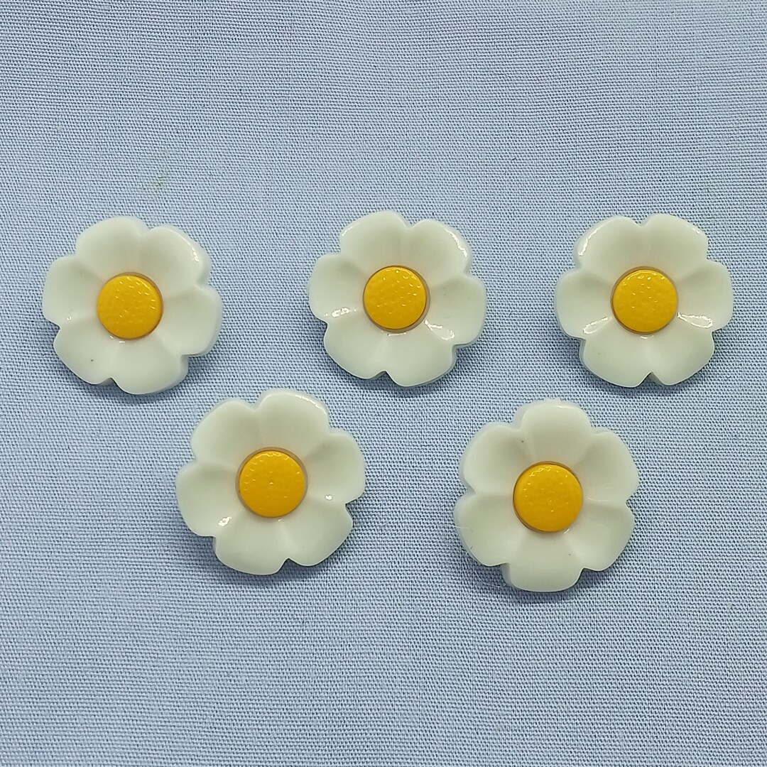 5 X Small Daisy Buttons - Etsy