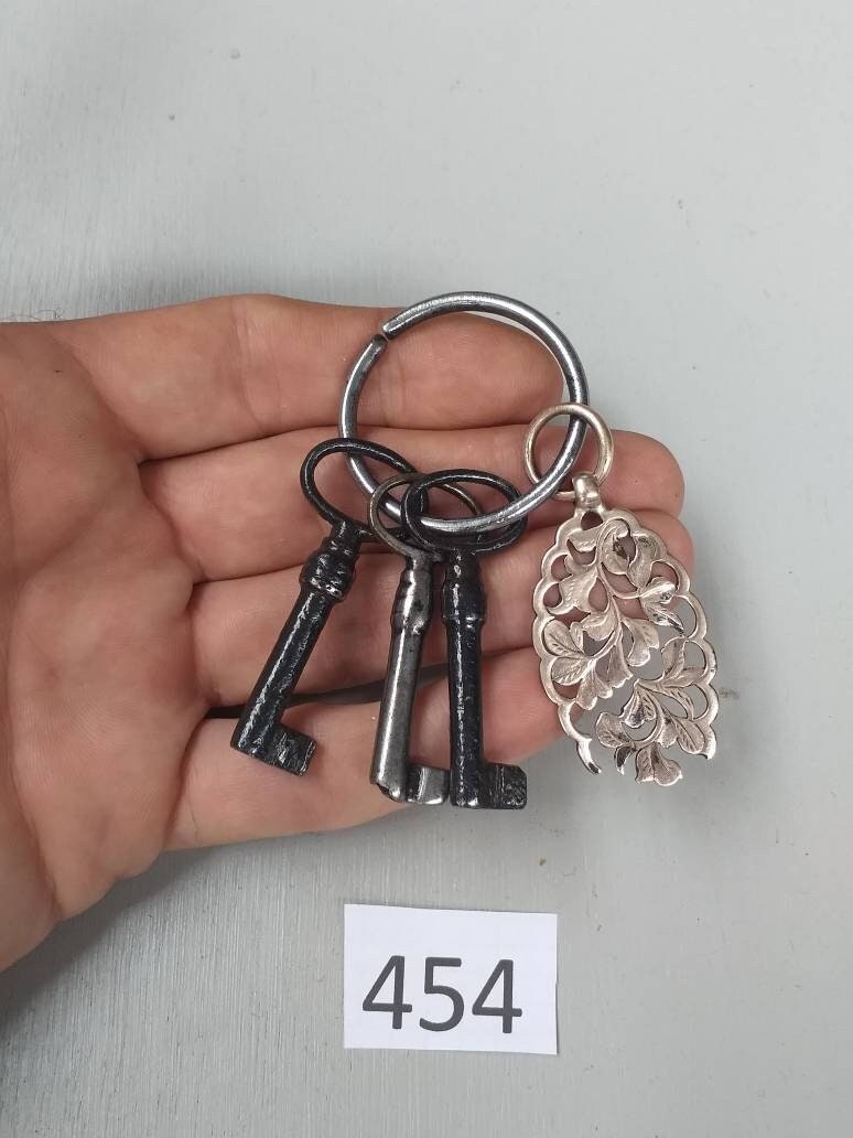 3 Small Vintage Victorian Keys on Steel Ring & 1 Vintage Copper Key ...