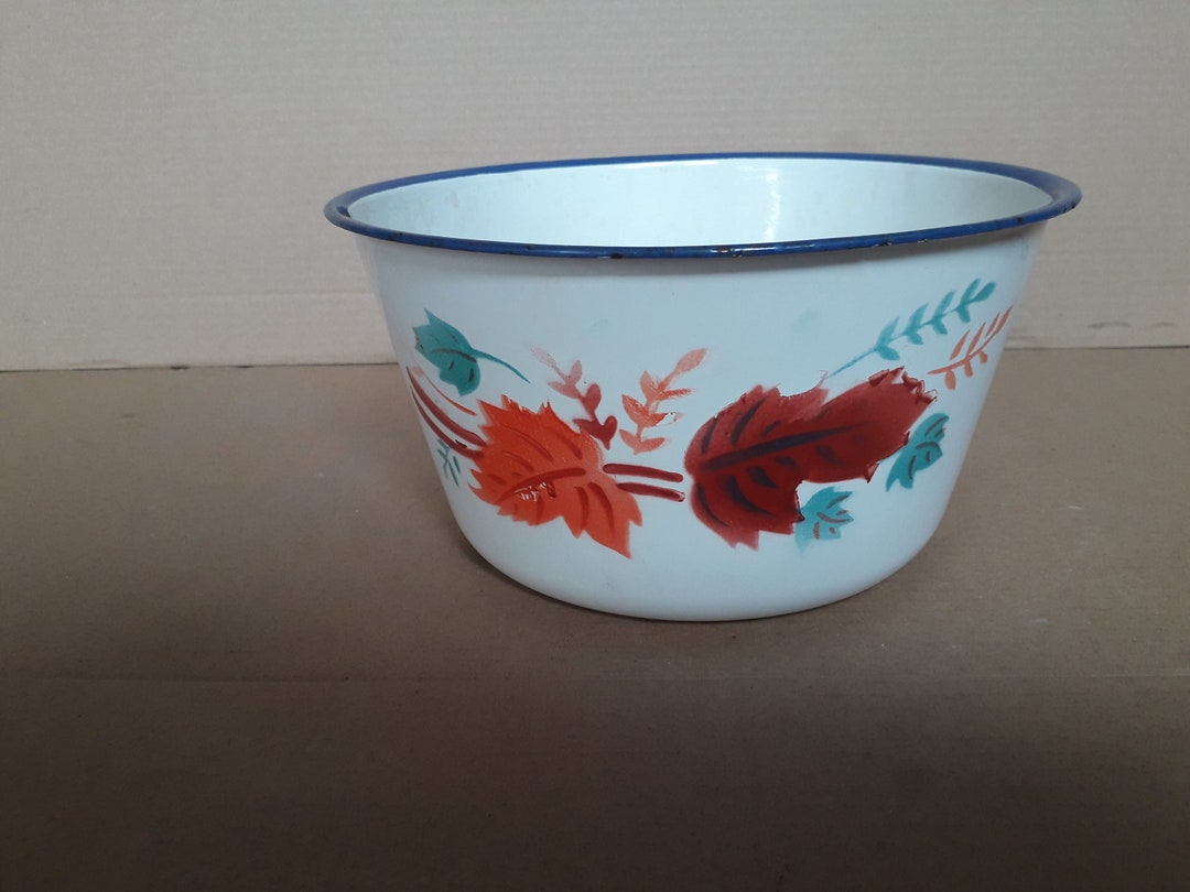 Large Vintage Enamel Bowl With Oak Leaf Design Enamelware Kitchenware ...
