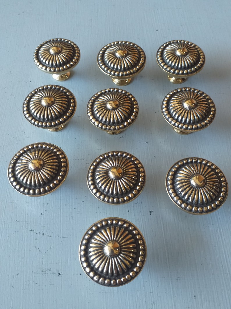 10 Ornate Vintage Style Heavy Cast Brass Cupboard Knobs or Pulls in ...