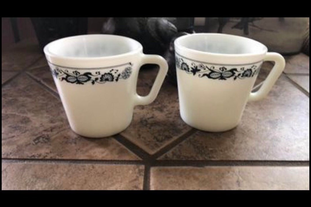 Vintage Midcentury Pyrex Oldtowne Milk Glass Coffee Mugs Navy Blue ...