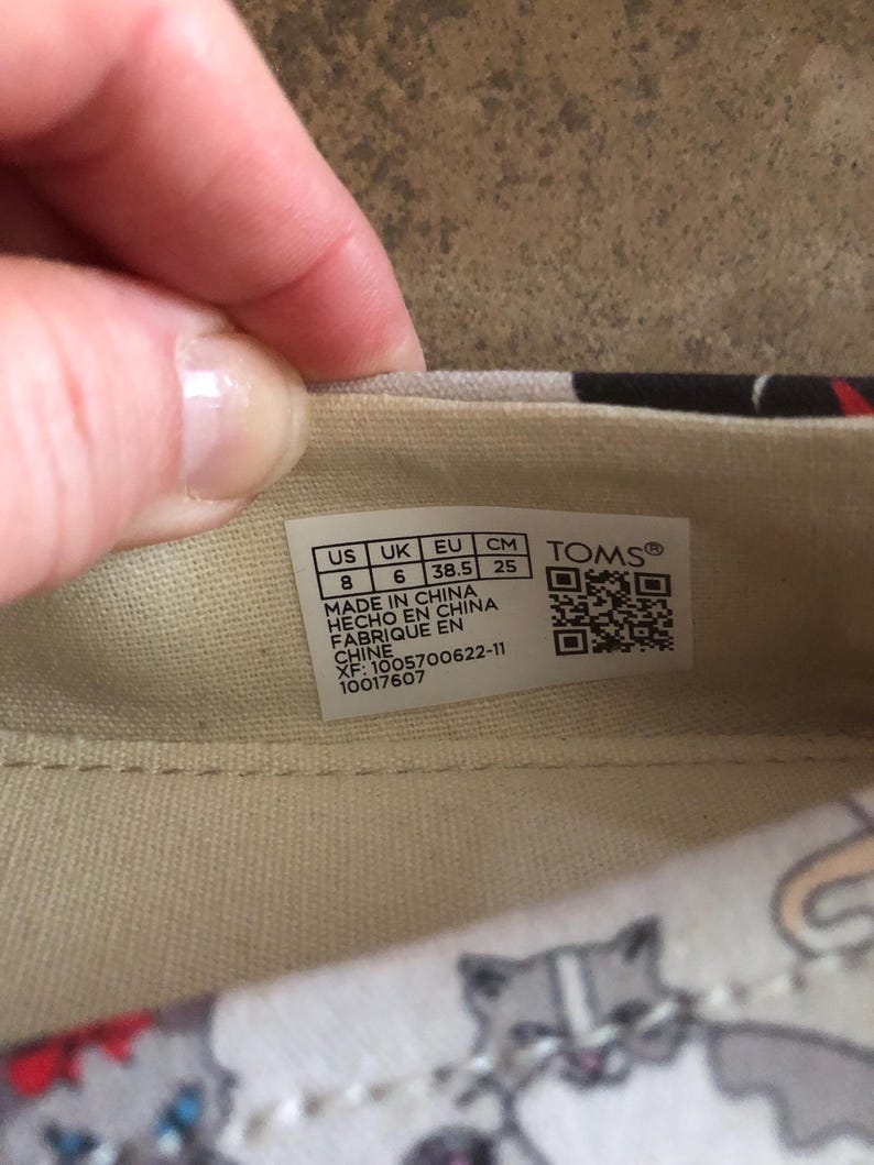 Toms Belmont Holiday Cats Print Light Grey Canvas Slip on Mixed Sizes 8 ...