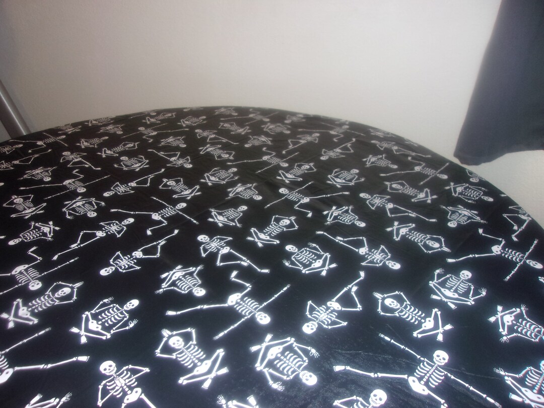 Fitted Tablecloth. PEVA Vinyl With Felt Backing Round 60". Black With ...