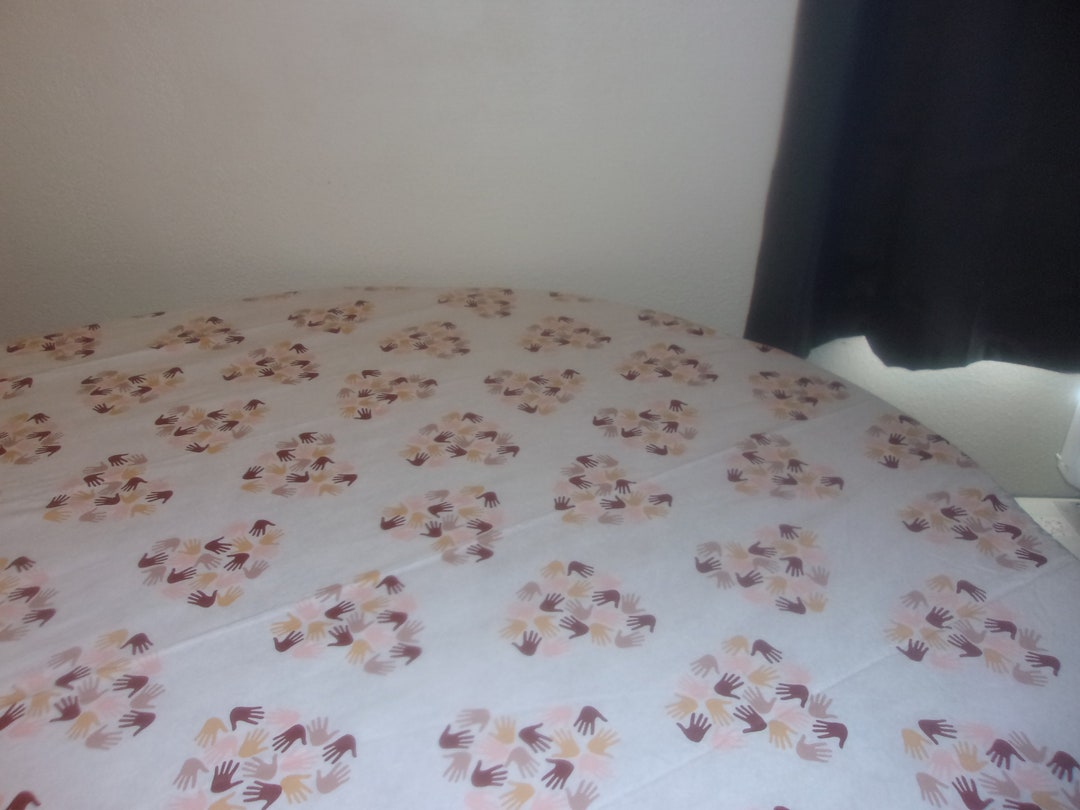 Fitted Tablecloth. PEVA Vinyl With Felt Backing 70 Inch Round to Fit a ...