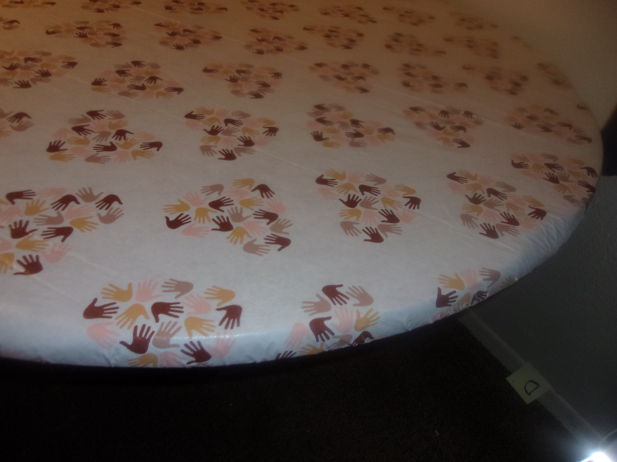 Fitted Tablecloth. PEVA Vinyl With Felt Backing 70 Inch Round to Fit a ...
