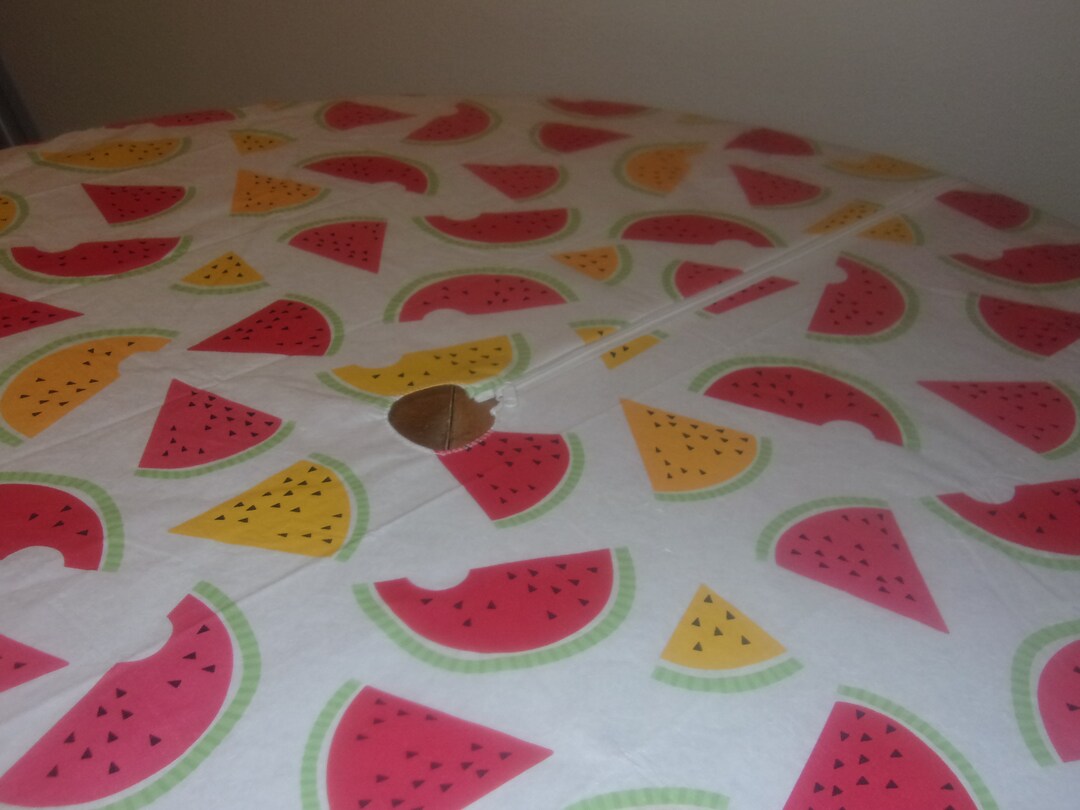 Fitted Tablecloth. PEVA Vinyl With Felt Backing Round 60. White With ...