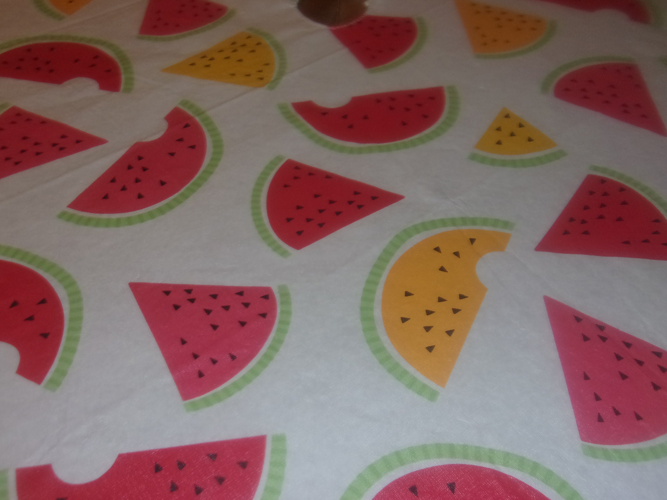 Fitted Tablecloth. PEVA Vinyl With Felt Backing Round 60. White With ...