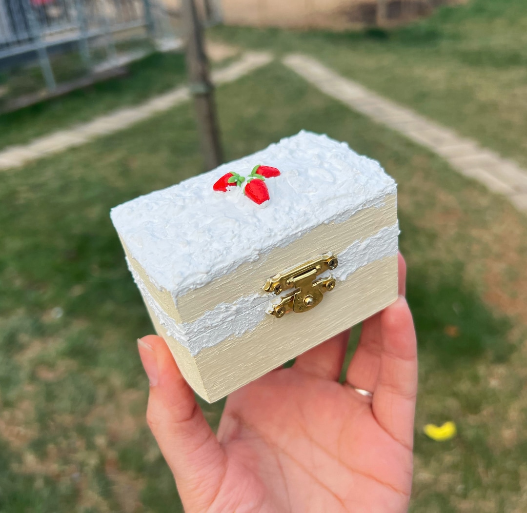 Strawberry Cake Box - Etsy