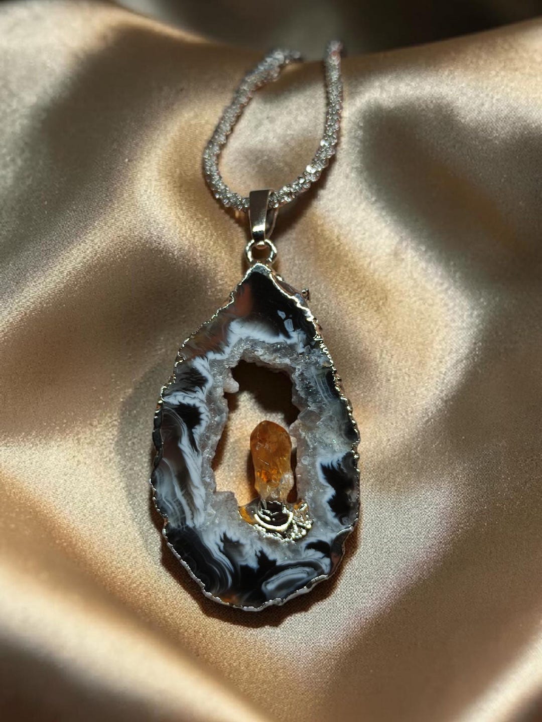 Colar Grande com Drusa Geode – Joia com Pedra Preciosa de Cristal Bruto ...