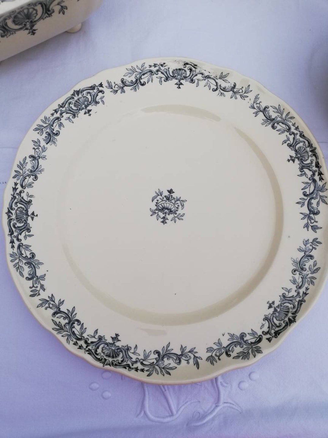 Large Round Flat Iron Earth Longchamp Regent / Ironstone Dish Longchamp ...