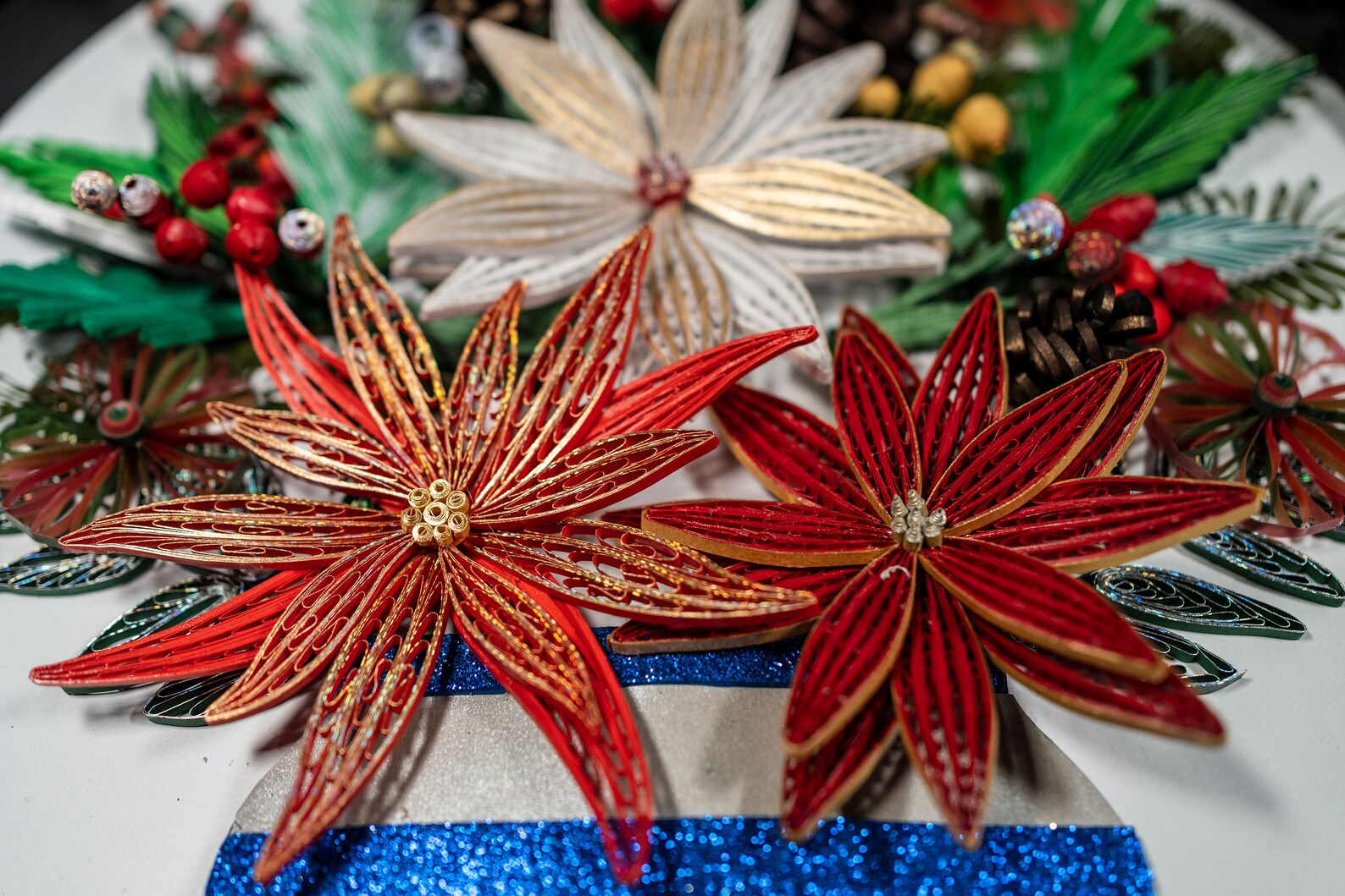 Round Frame Paper Quilling 3D Flowers in Basket Wall Art - Etsy