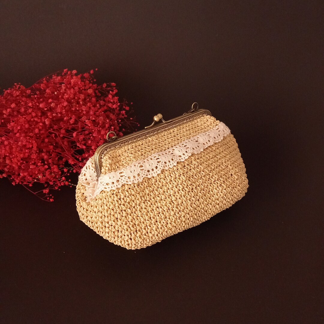 Large Kiss Lock Raffia Purse With Polka Dots Lining, Crochet Vintage ...