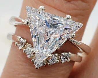 Triangle Wedding Ring - Etsy