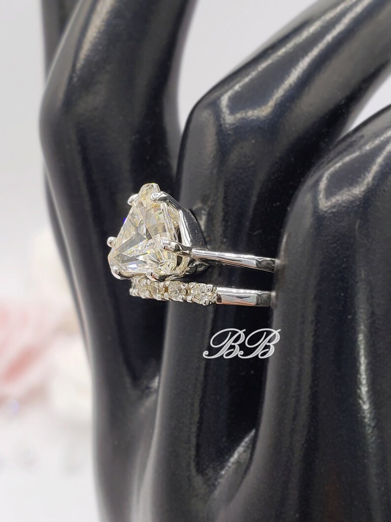 8MM - 10MM Cut Corner Triangle, 6A Quality Cubic Zirconia Light Yellow ...