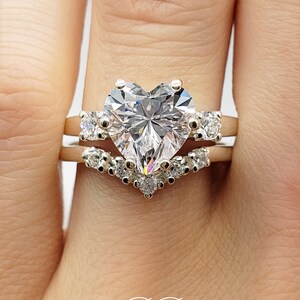 8mm - 10mm Heart Cut, Three Stone, Wedding Ring Set, V Contour Band, 6A ...