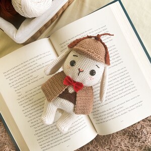 Detective Hopper Amigurumi Pattern - Etsy
