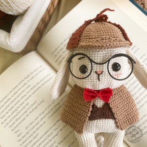 Detective Hopper Amigurumi Pattern - Etsy