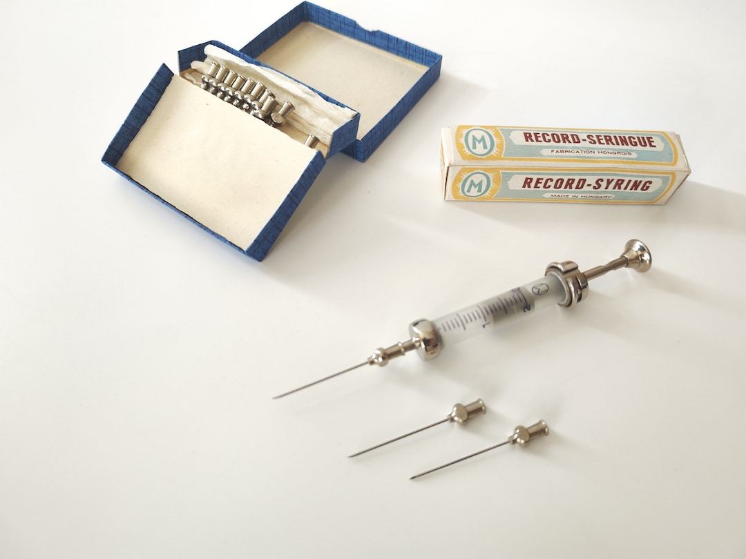 Vintage Medical KIT 1 Pc / 2 ML 1 Box Needles Glass Syringe Record Hypodermic Metal Tip Reusable ...