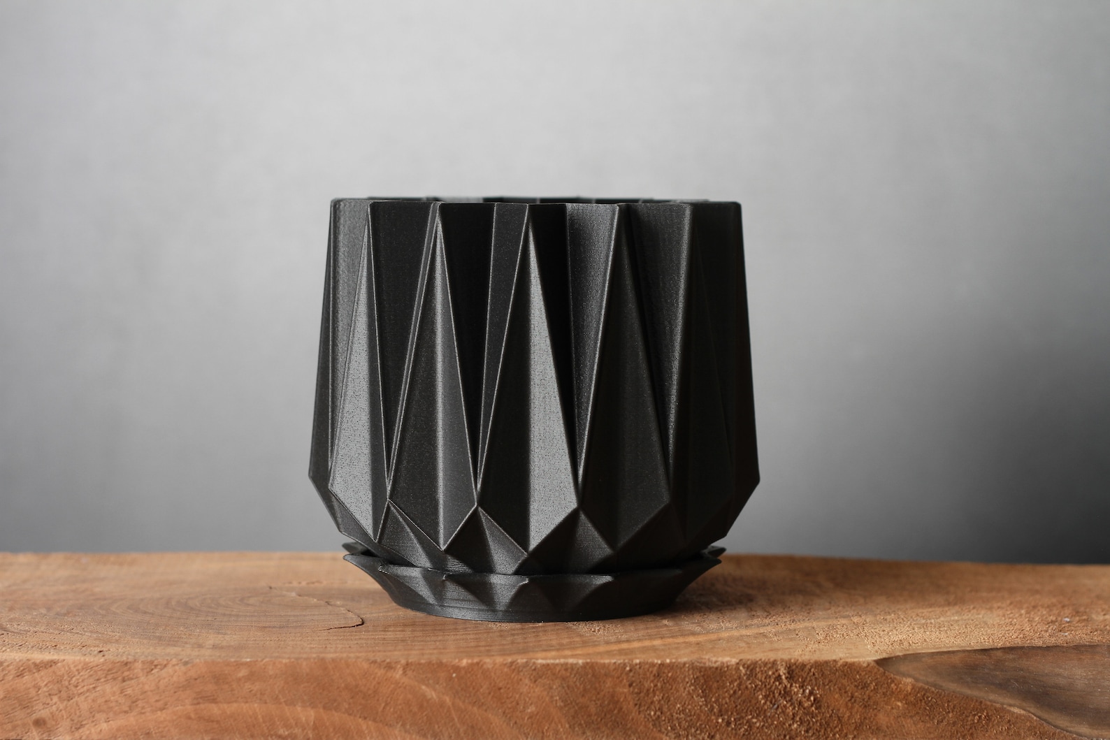 The Estrella Planter in Matte Black - Drainage Hole and Tray - Modern ...