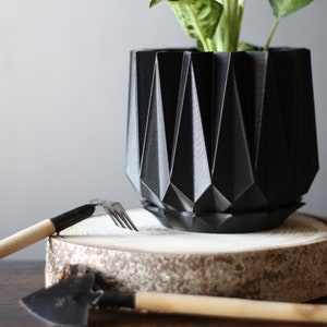 The Estrella Planter in Matte Black - Drainage Hole and Tray - Modern ...