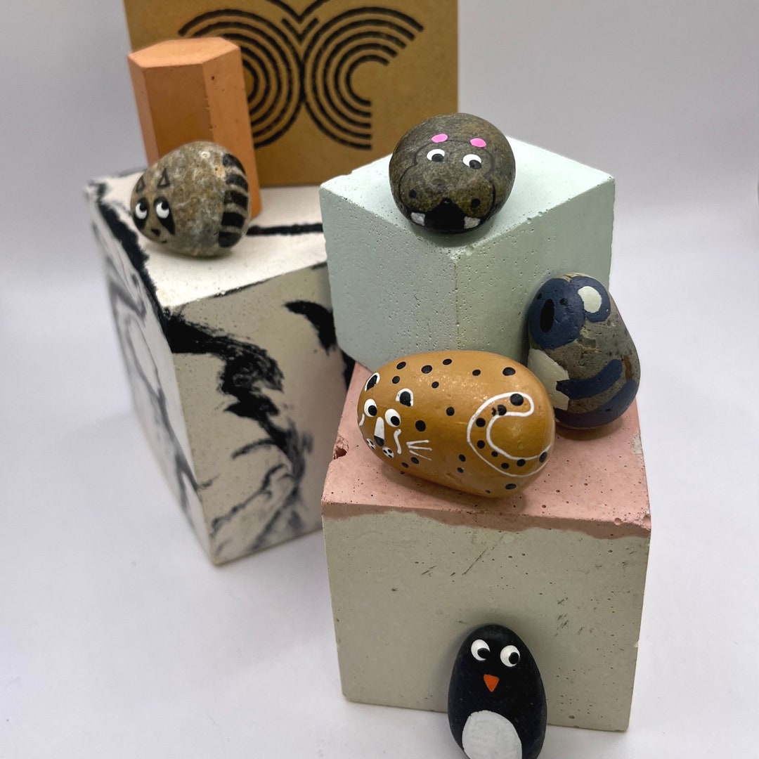 5 hand-painted PEBBLE PETS Arctic, woodland, farm, rainforest, zoo, bug ...