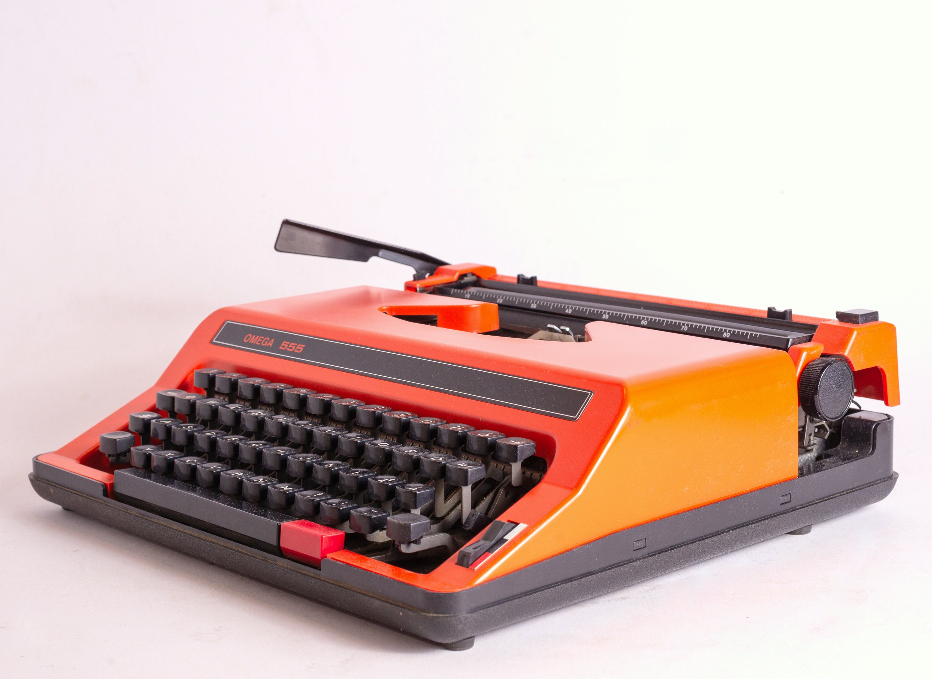 Omega 555 Retro Italian Typewriter 1980's Beautiful Condition/like NEW ...