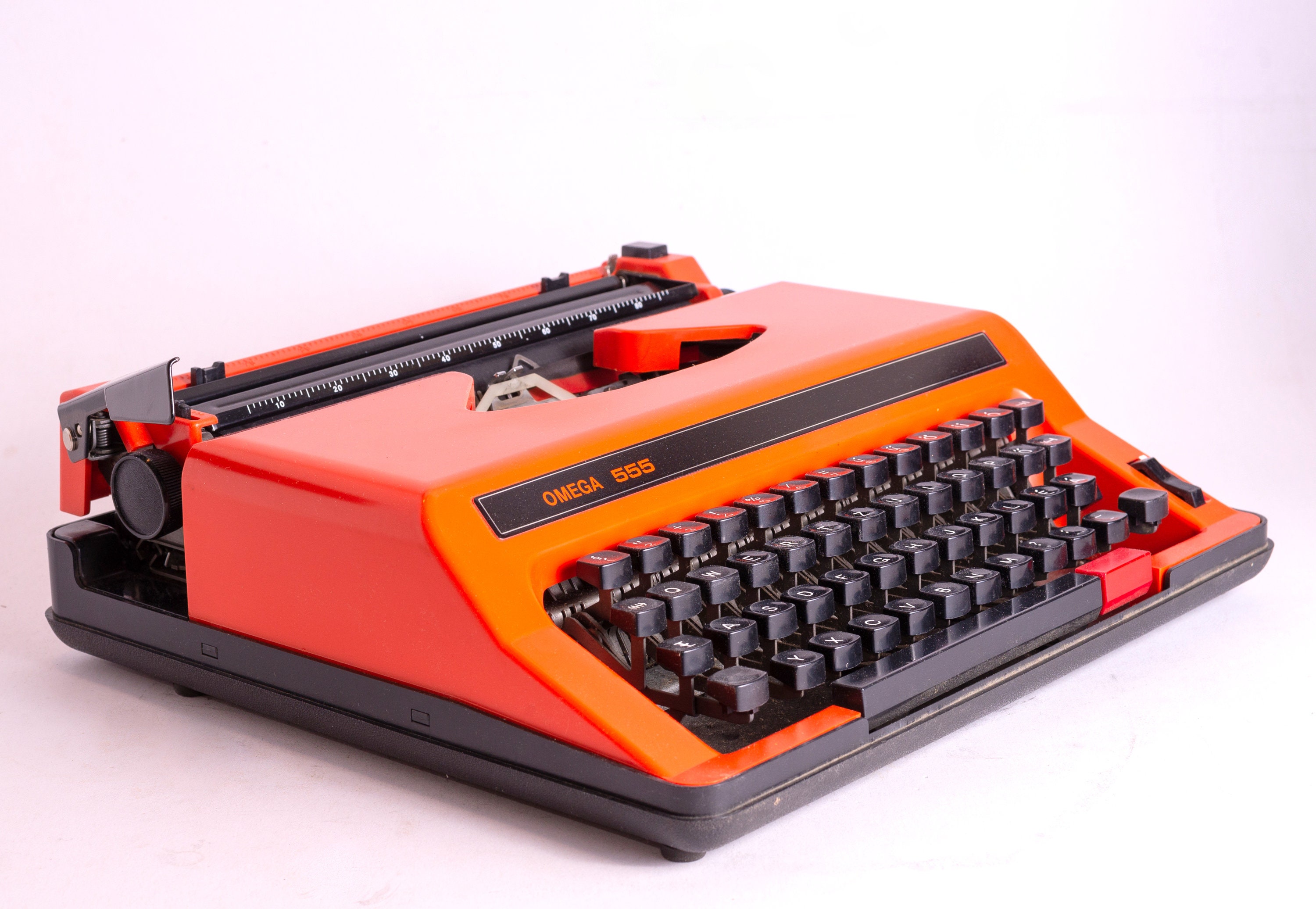 Omega 555 Retro Italian Typewriter 1980's Beautiful Condition/like NEW ...