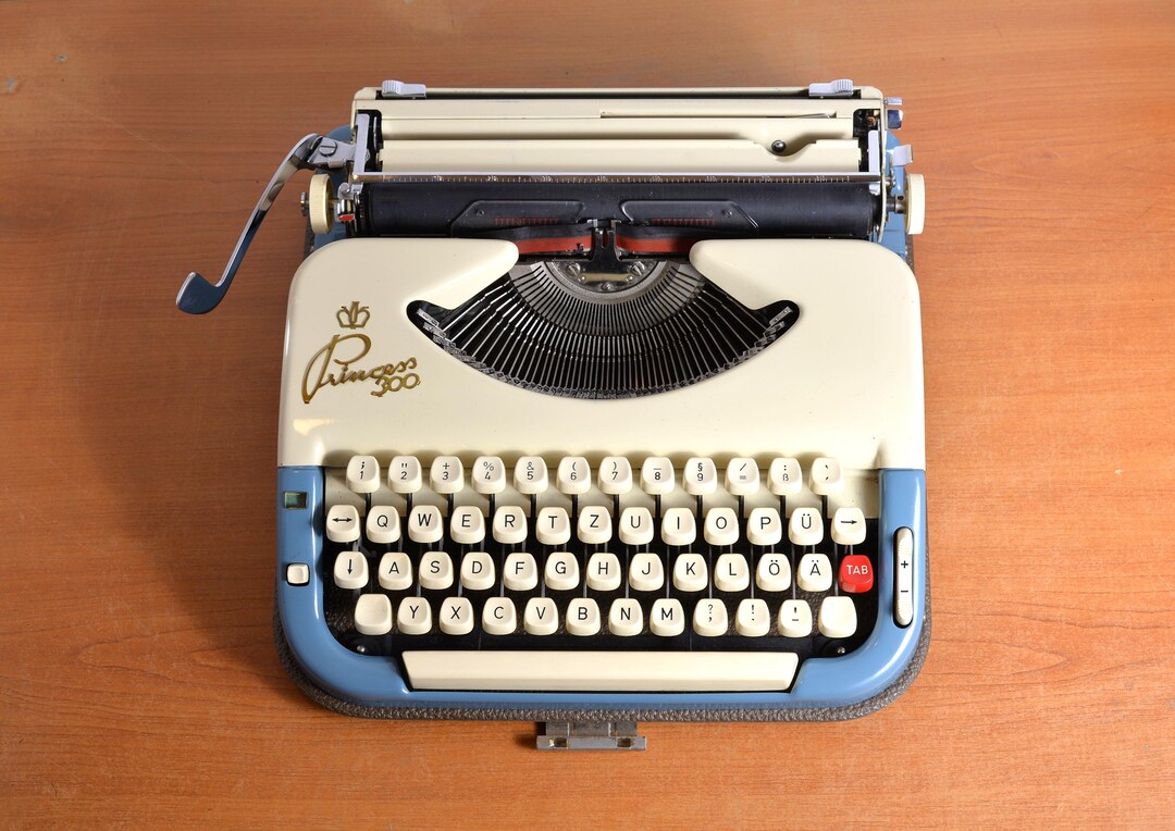 Vintage Princess 300 Typewriter - 1960's - Beautiful Condition - Etsy