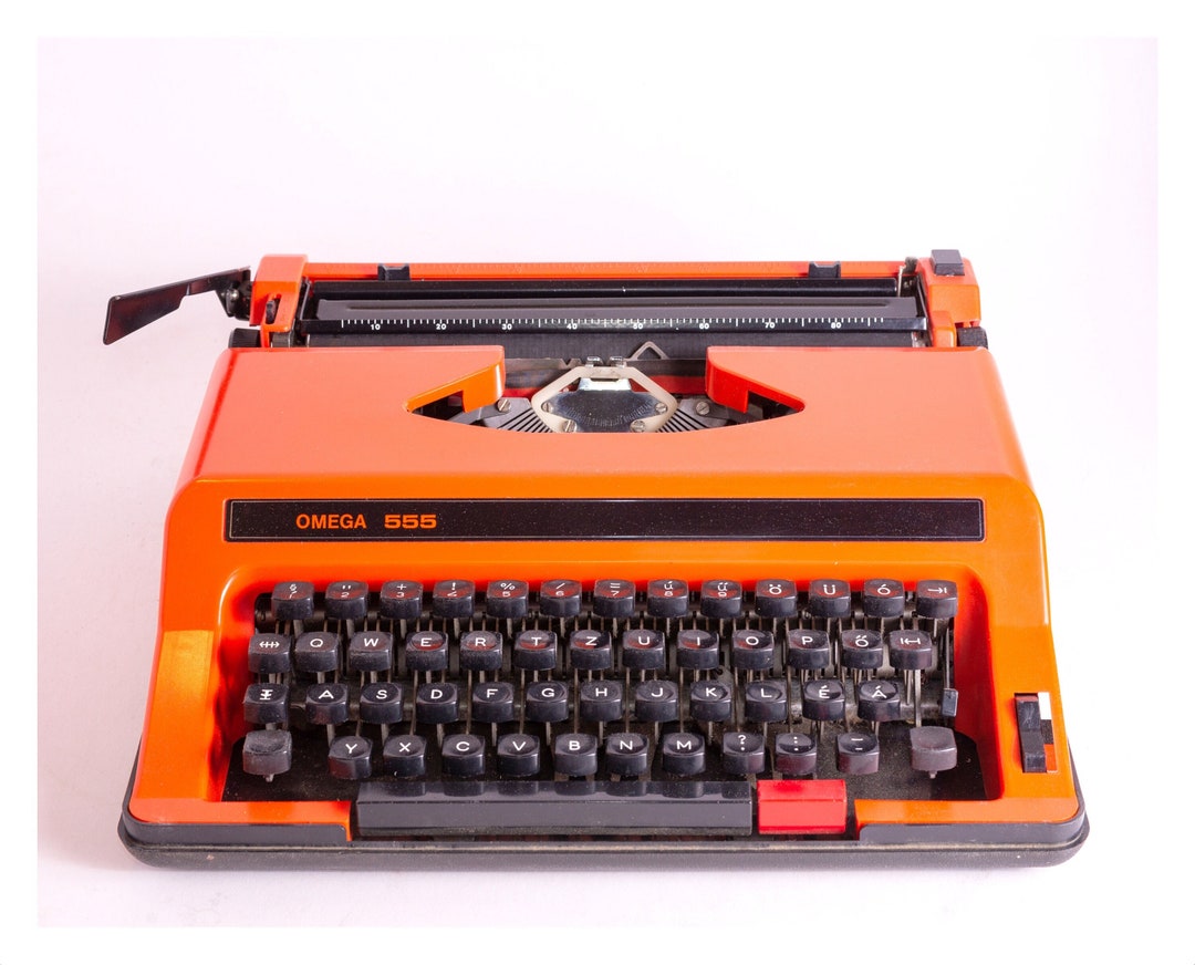 Omega 555 - Retro Italian Typewriter - 1980's - Beautiful Condition ...