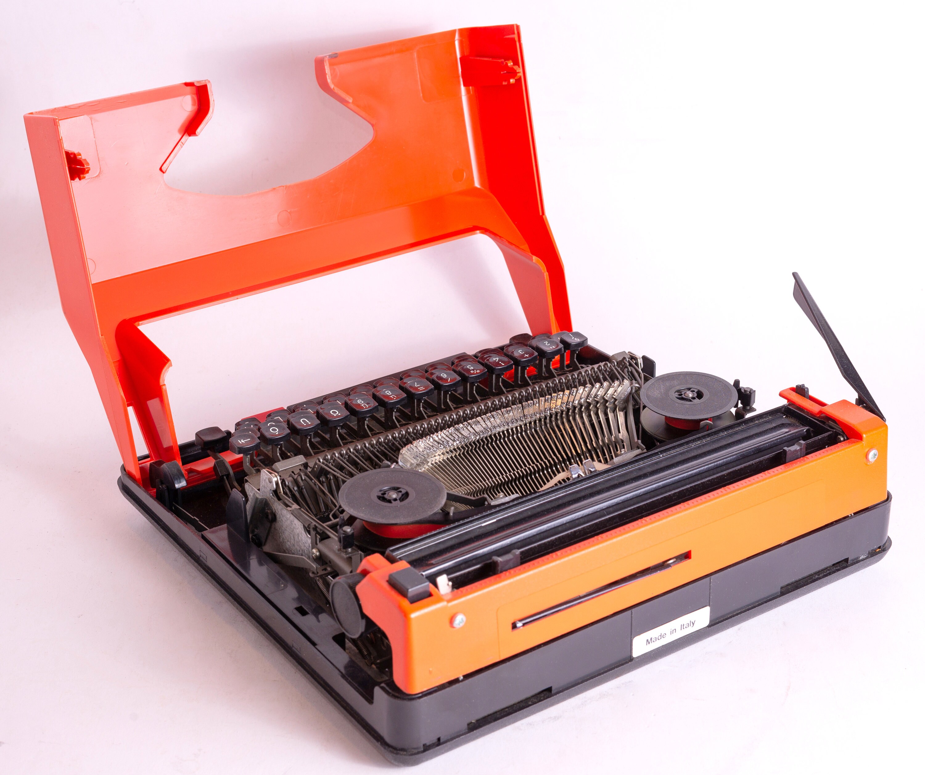 Omega 555 Retro Italian Typewriter 1980's Beautiful Condition/like NEW ...