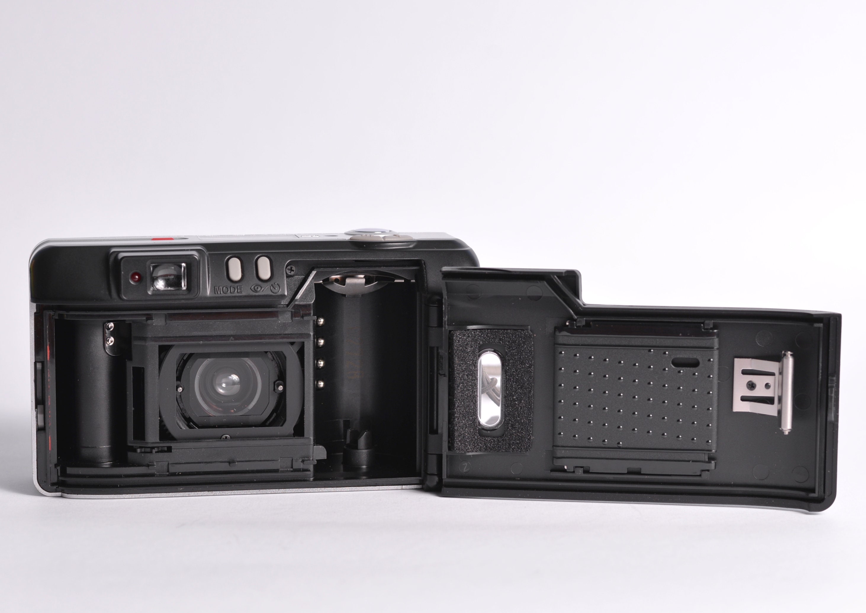 Skina Giga 280 - 35mm - Point and Shoot Film Camera With a 38-80mm Zoom ...