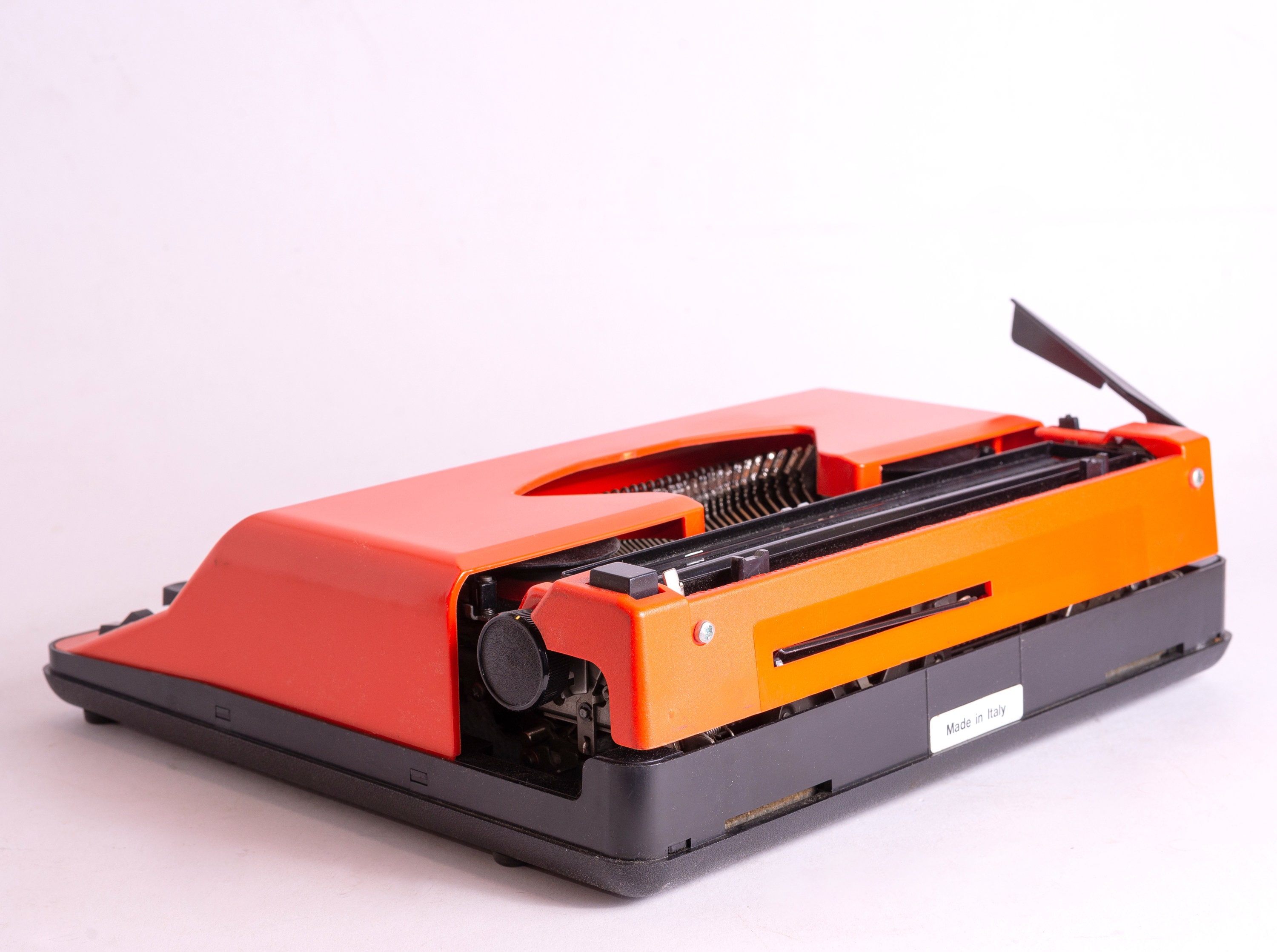 Omega 555 Retro Italian Typewriter 1980's Beautiful Condition/like NEW ...