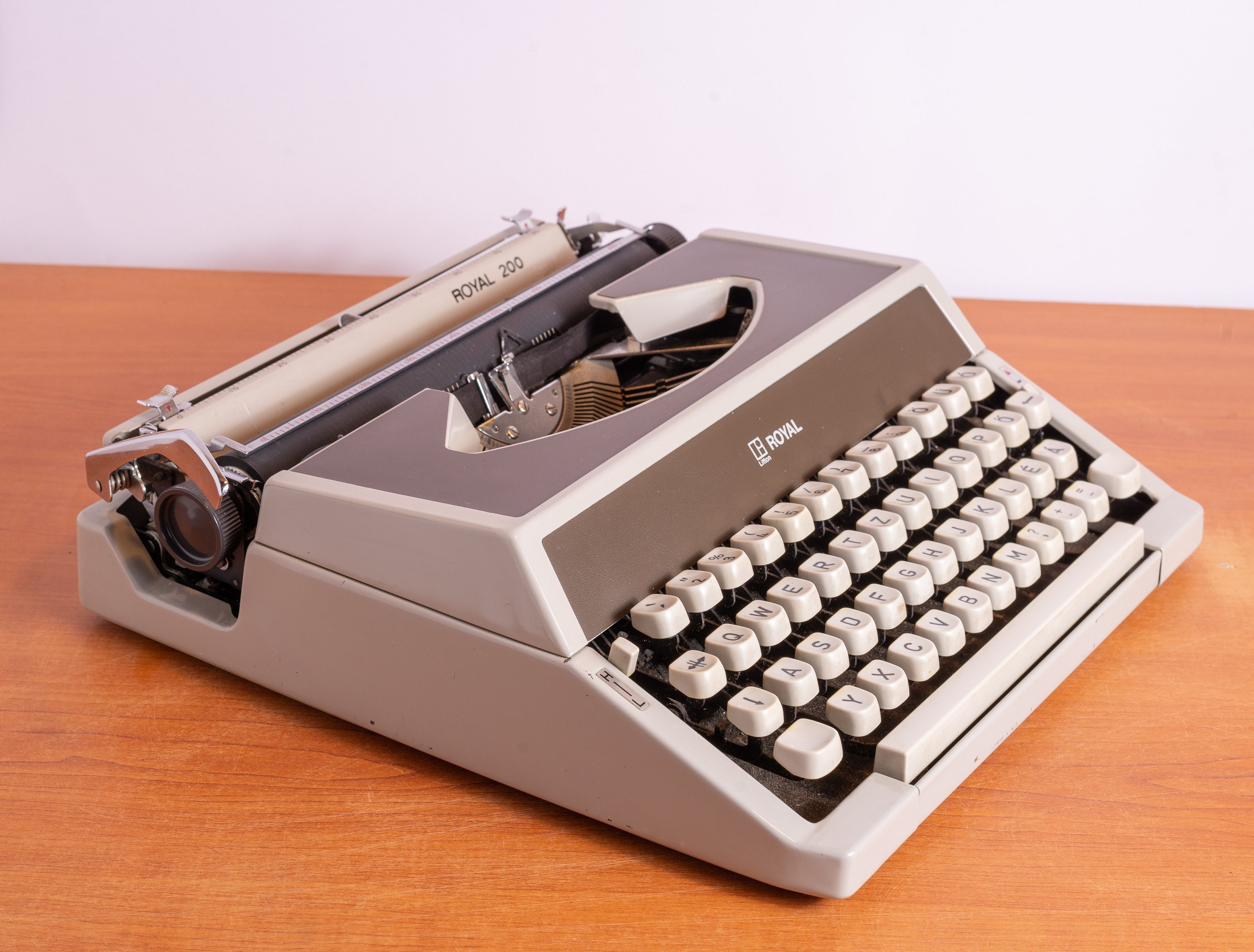 Royal 200 Litton - Portable Typewriter - Made in Japan - Tested - Good ...
