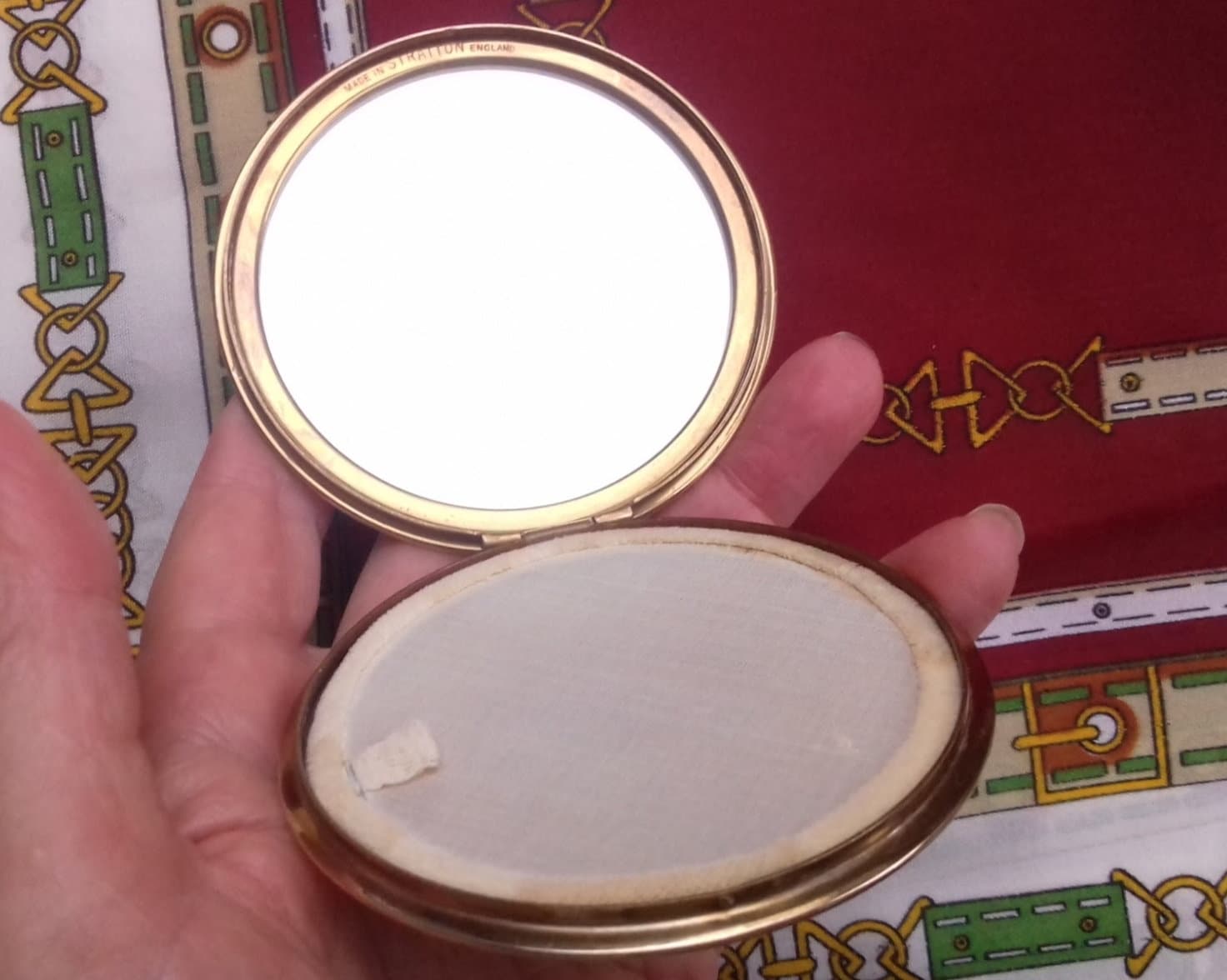 Late 1940s Stratton Slimline Engine Turned Powder Compact Mirror Scone ...