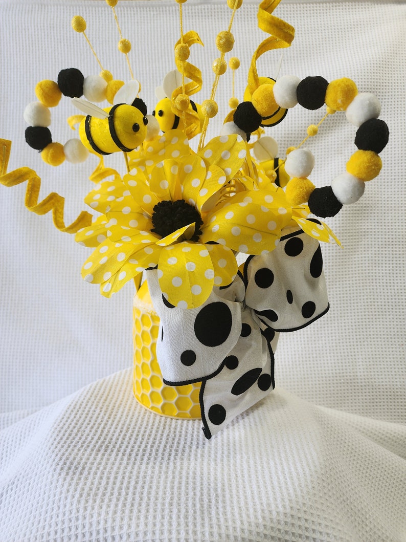 Bumble Bee Centerpiece, Tabletop Bee Decor, Summer Table Arrangement - Etsy