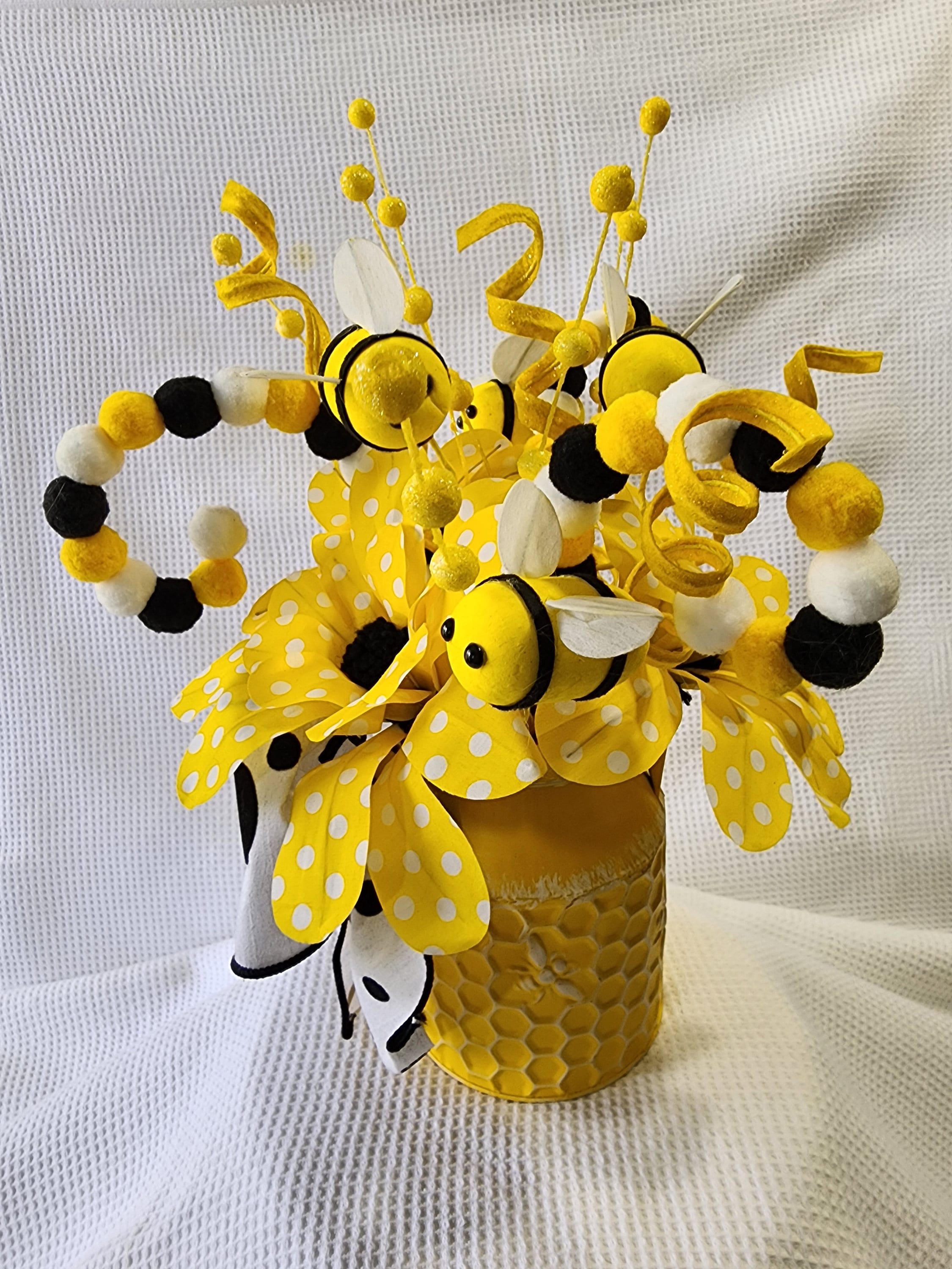 Bumble Bee Centerpiece, Tabletop Bee Decor, Summer Table Arrangement - Etsy