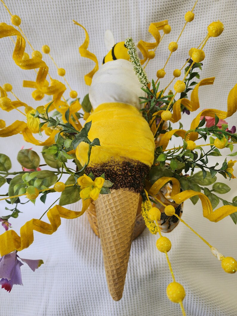 Bumble Bee Centerpiece, Tabletop Bee Decor, Summer Table Arrangement - Etsy