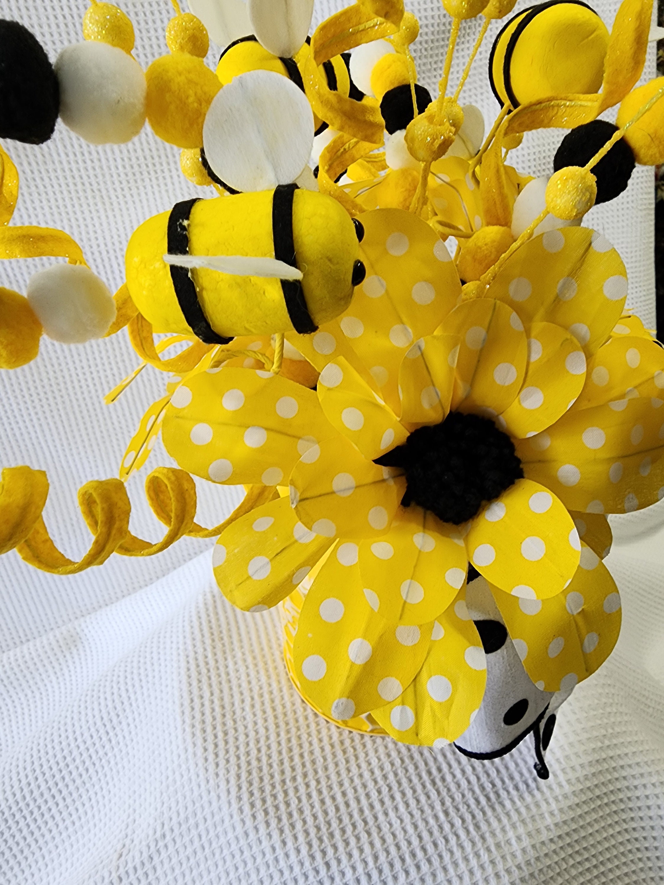 Bumble Bee Centerpiece, Tabletop Bee Decor, Summer Table Arrangement - Etsy