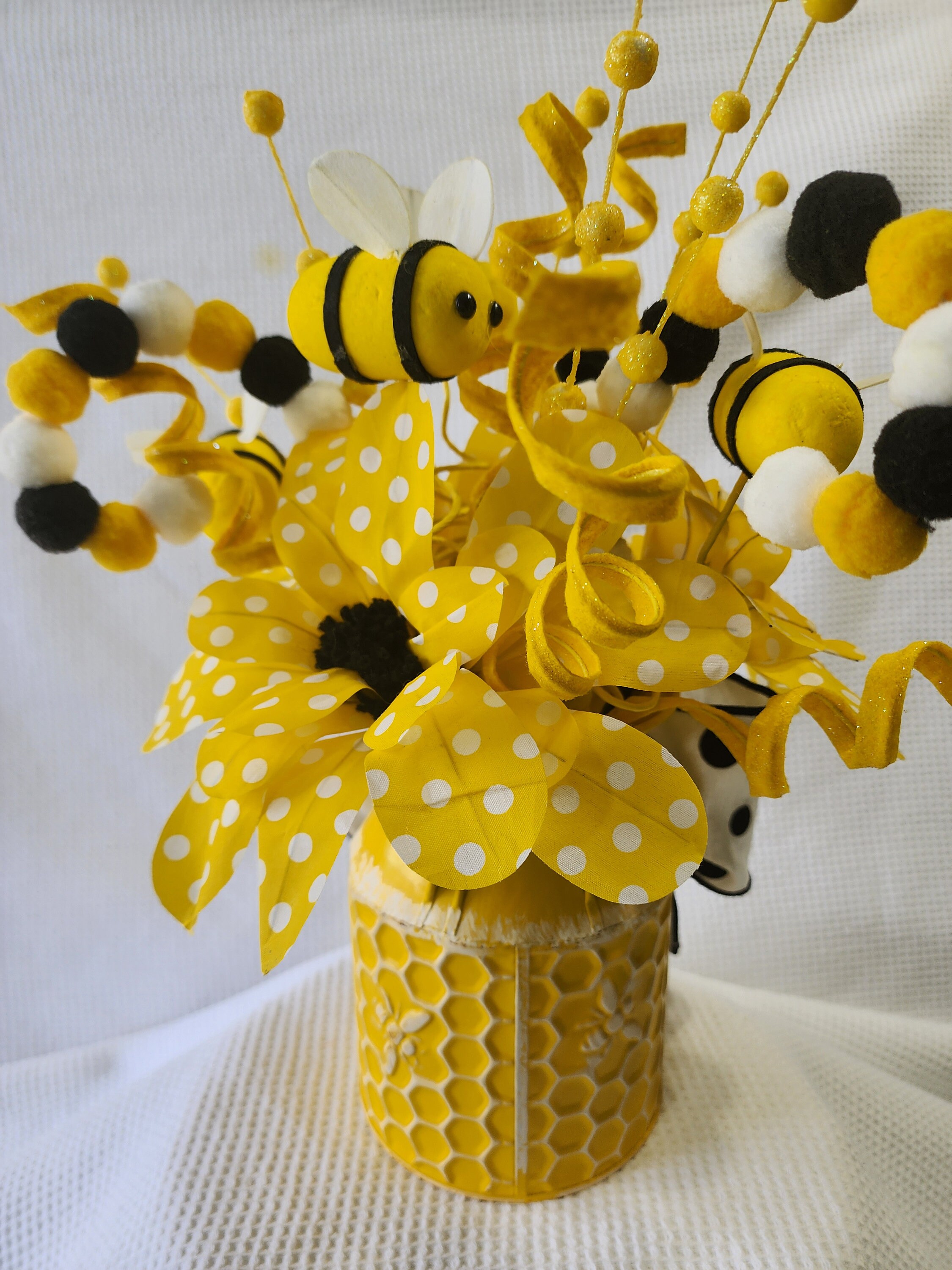 Bumble Bee Centerpiece, Tabletop Bee Decor, Summer Table Arrangement - Etsy