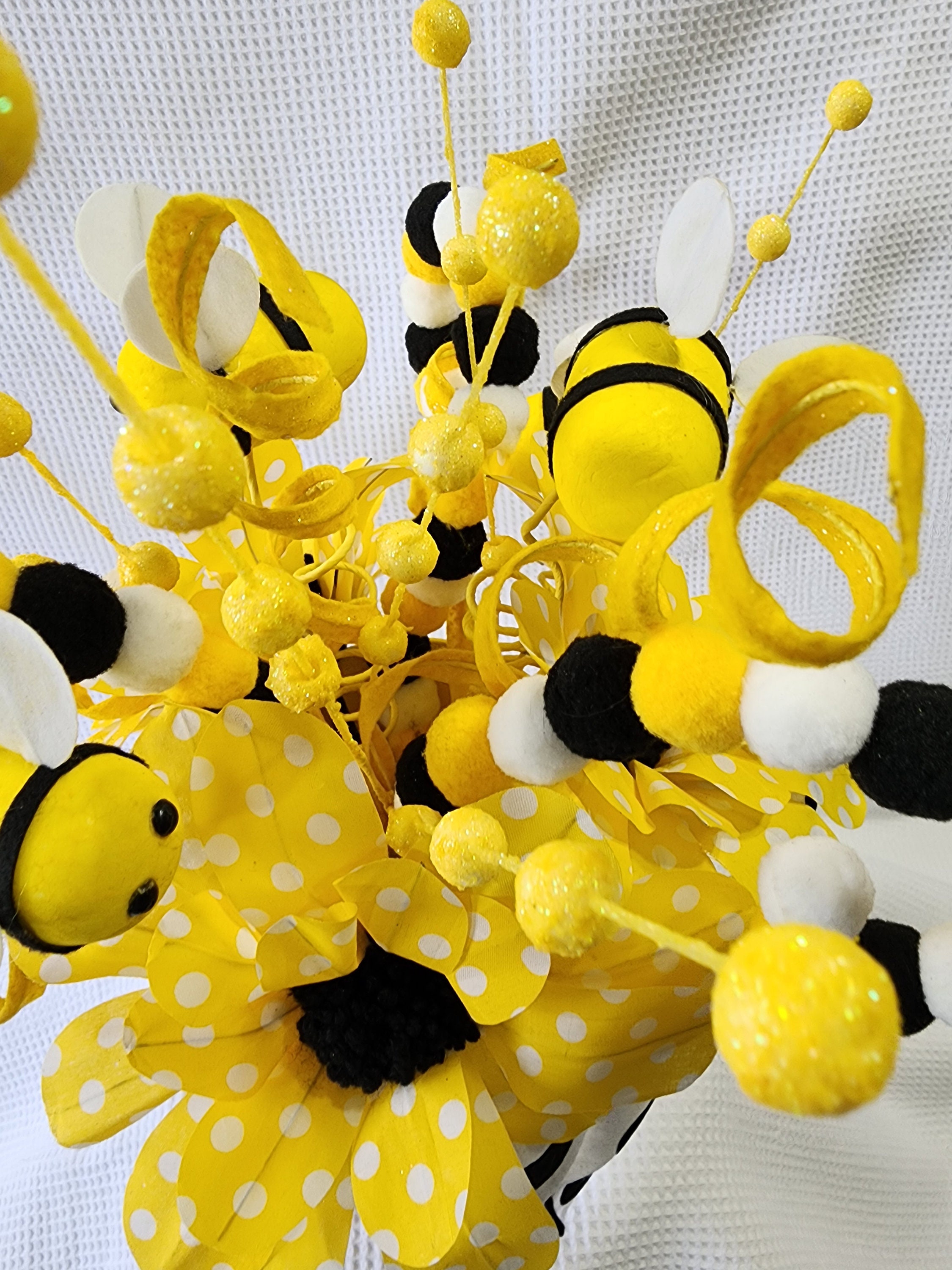 Bumble Bee Centerpiece, Tabletop Bee Decor, Summer Table Arrangement - Etsy