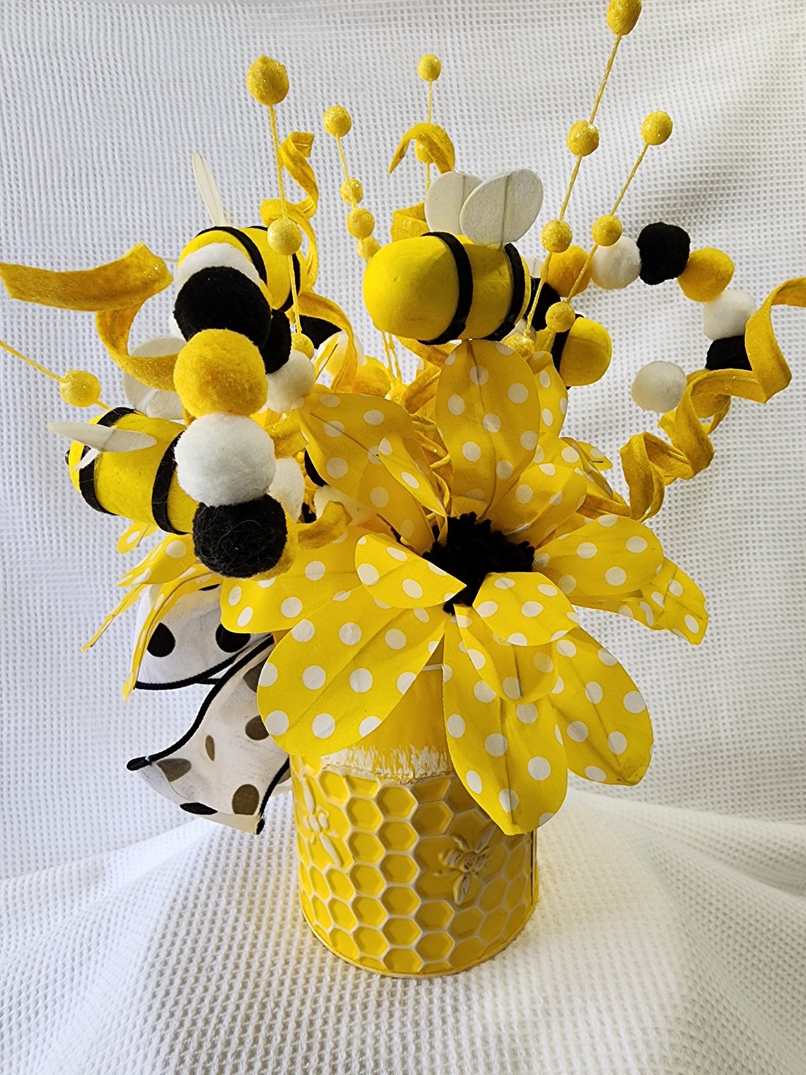 Bumble Bee Centerpiece, Tabletop Bee Decor, Summer Table Arrangement - Etsy