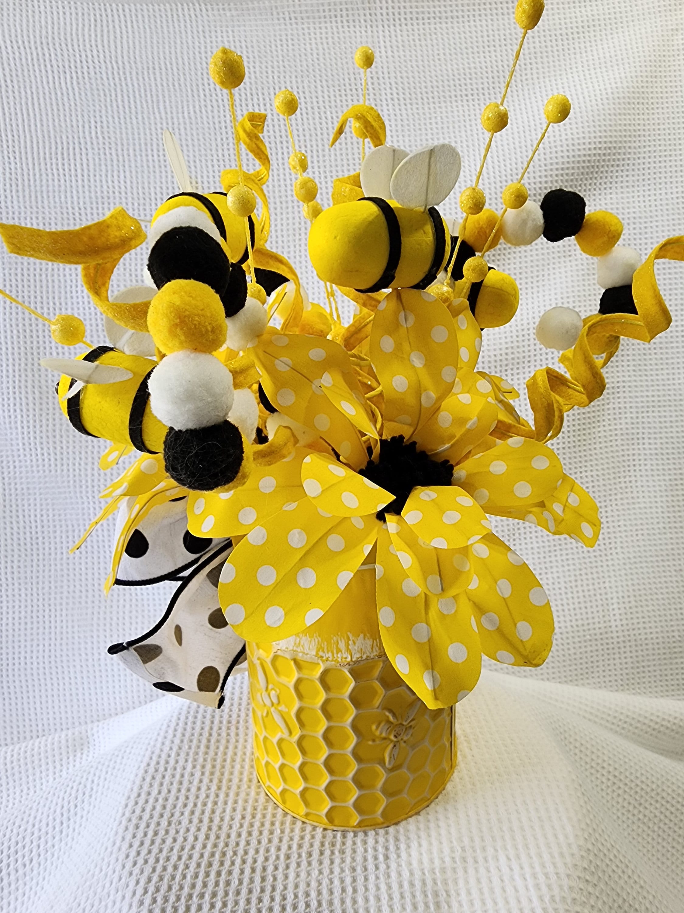 Bumble Bee Centerpiece, Tabletop Bee Decor, Summer Table Arrangement - Etsy